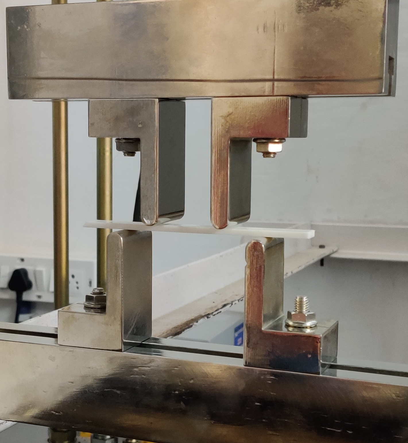 Difference Between 3-point and 4-point Bend Tests - Finite Element ...